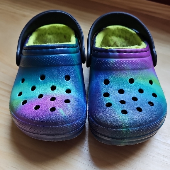 CROCS | Shoes | Crocs Tie Dye Fuzzy Lined Clogs | Poshmark